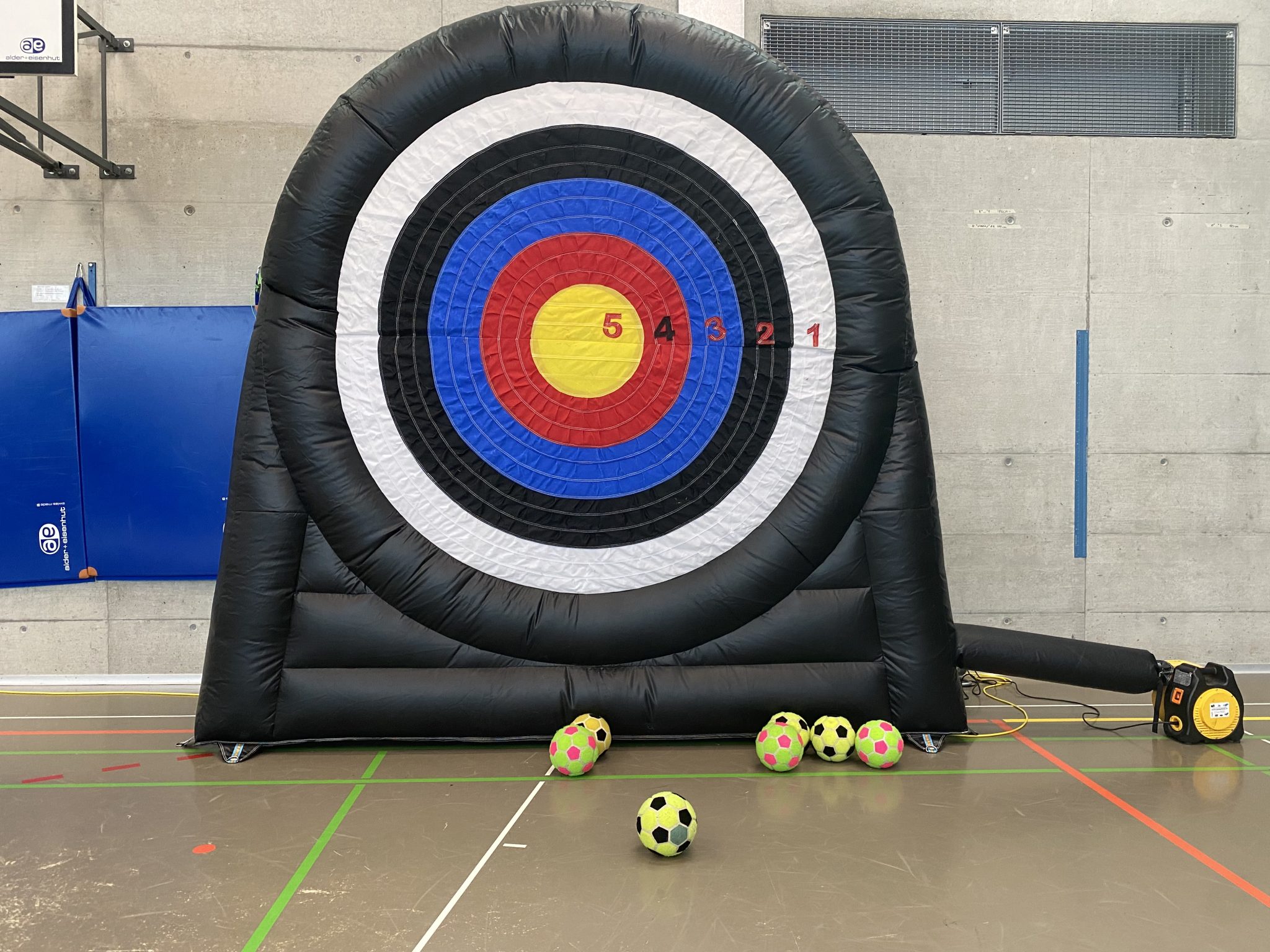 Fussball-Zielscheibe 3.5m mit Zahlen 1 bis 5 | Hüpfburgen – Attraktionen